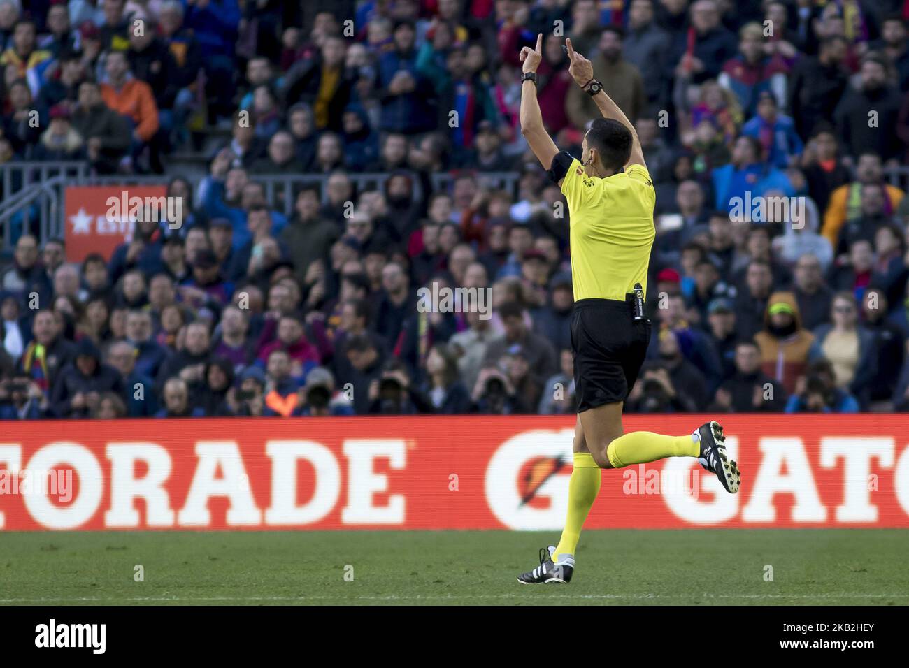 Refereer Sanchez Martinez gestures with the VAR indication during the ...