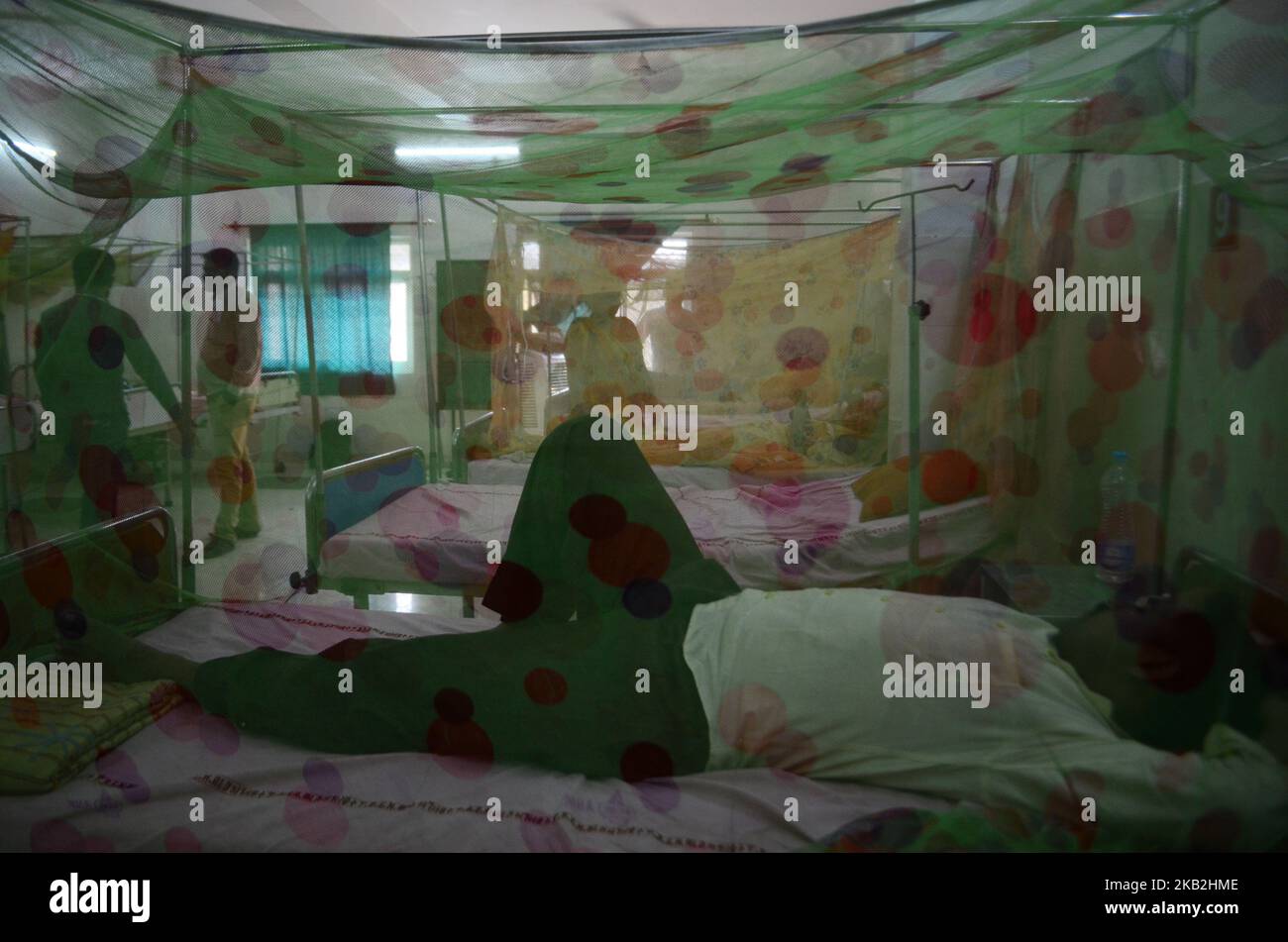 indian patients suffering from dengue fever get treatment in Special ...