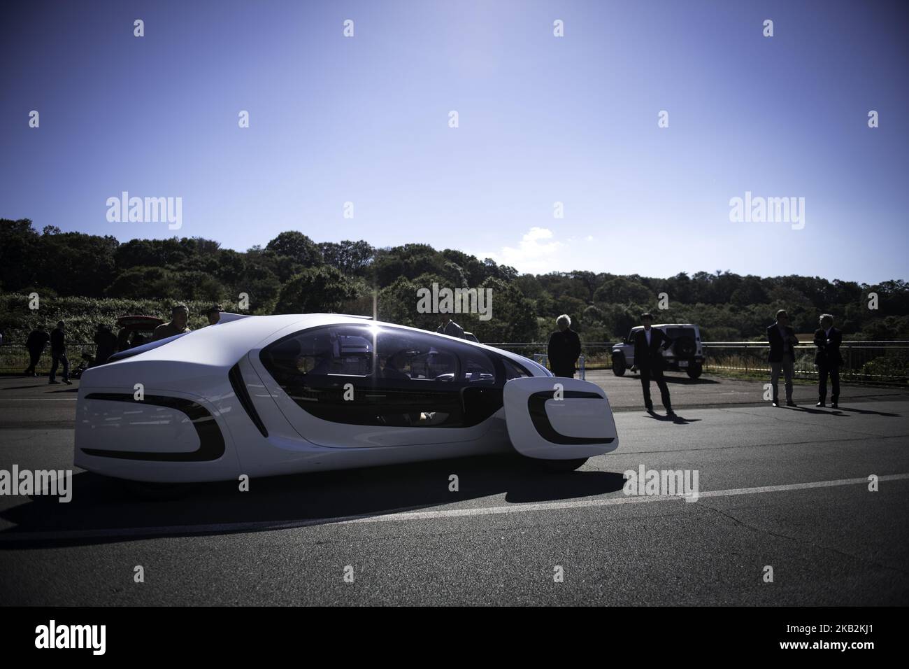 A prototype car using carbon fiber reinforced plastic (CFRP) made it's ...