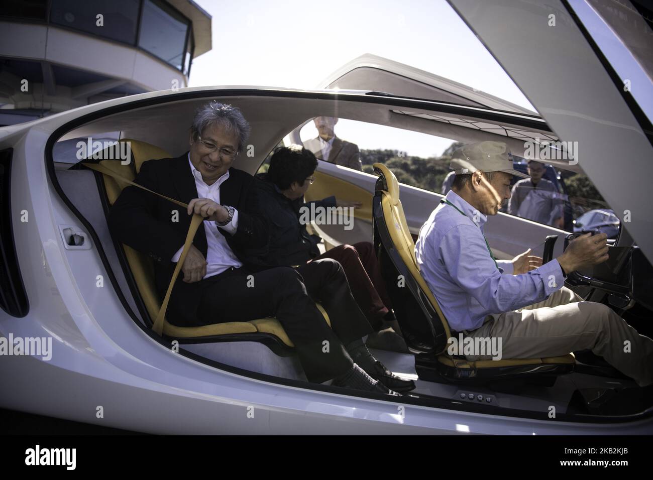 A prototype car using carbon fiber reinforced plastic (CFRP) made it's ...