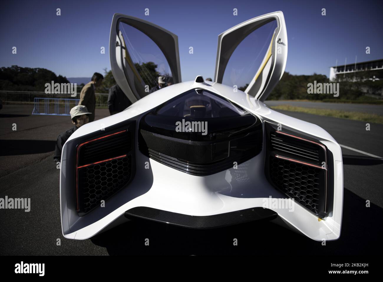 A prototype car using carbon fiber reinforced plastic (CFRP) made it's ...