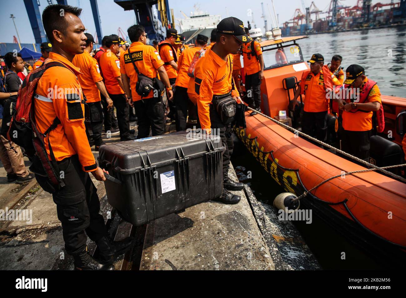Rescuers at a plane crash hi-res stock photography and images - Alamy