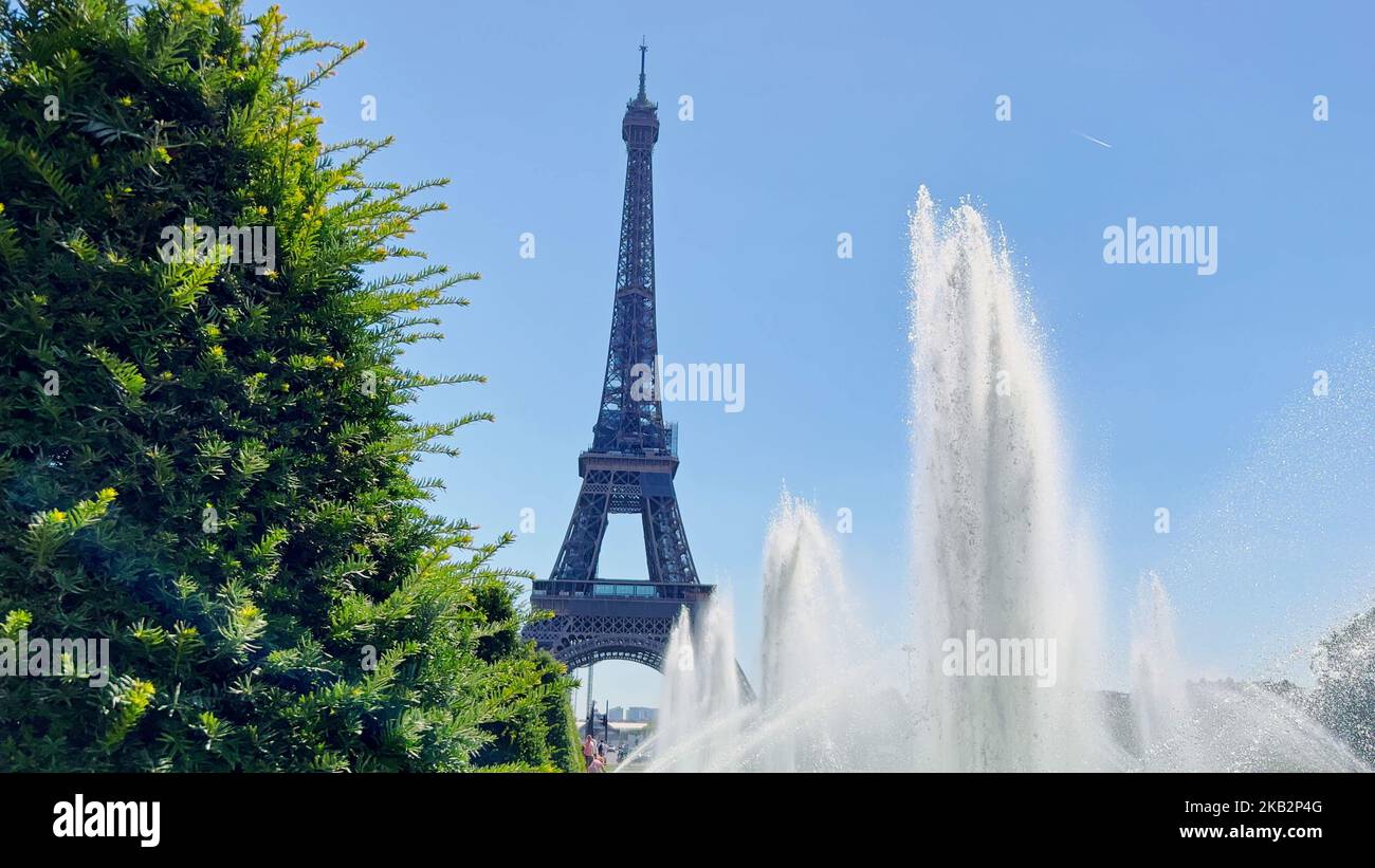 Water fountain splashing in french hi-res stock photography and images ...