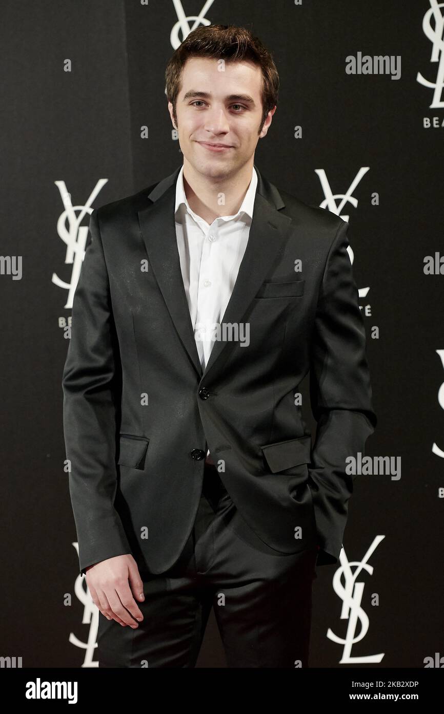 Blazer rouge hi-res stock photography and images - Alamy