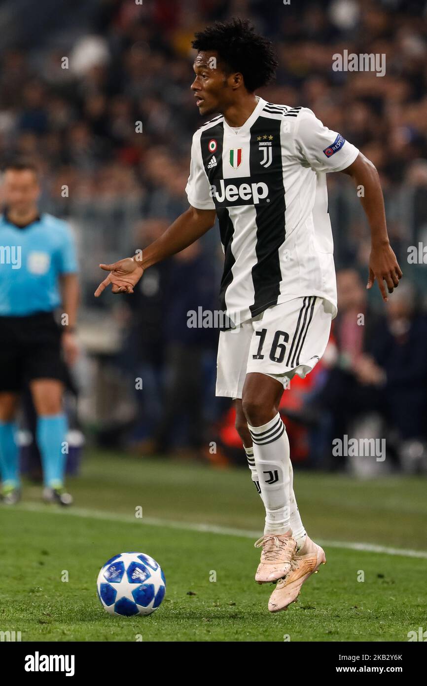 Juan Cuadrado of Juventus in action during the Group H match of the ...