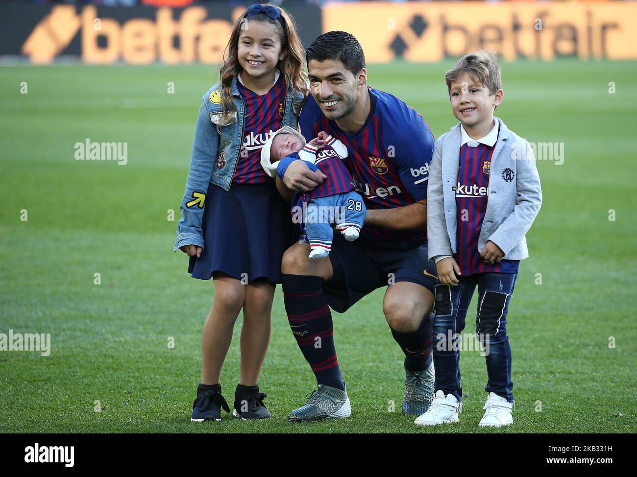 Luis Suarez with his childrens during the match between FC Barcelona ...