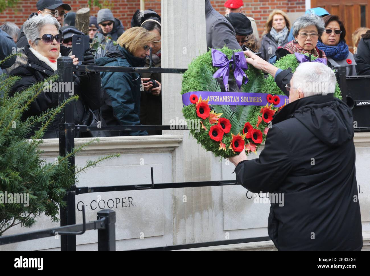 Canadians lay wreaths to commemorate members of the military who served ...