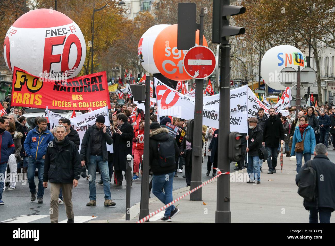 Strike demonstartion signs hi-res stock photography and images - Alamy