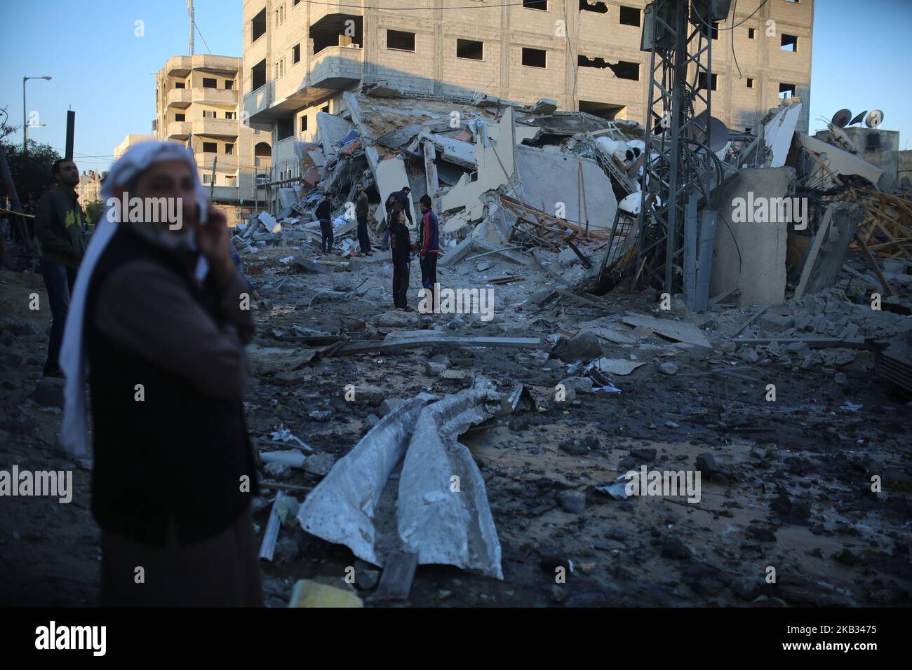 Before after disaster tree hi-res stock photography and images - Alamy