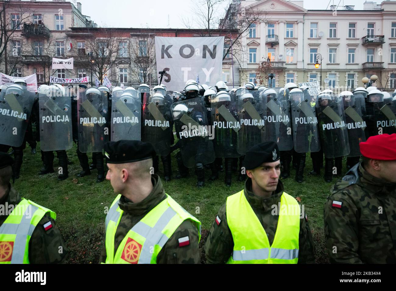Hundreds of thousands march to celebrate Polish independence in Warsaw ...