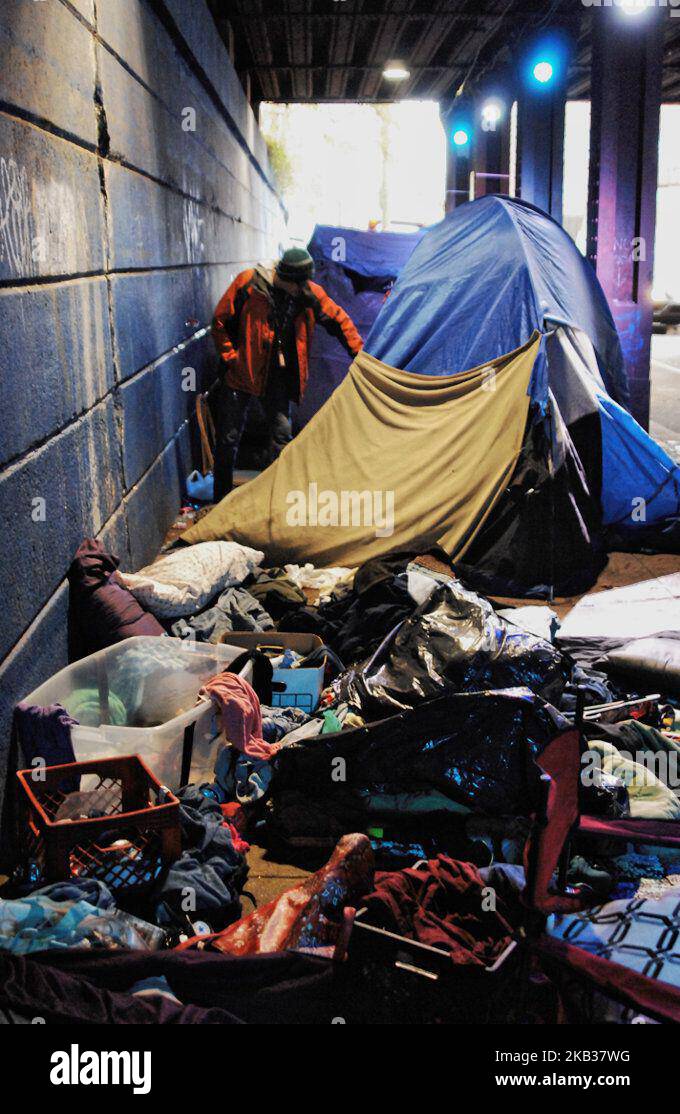 Homeless encampment us hi-res stock photography and images - Alamy