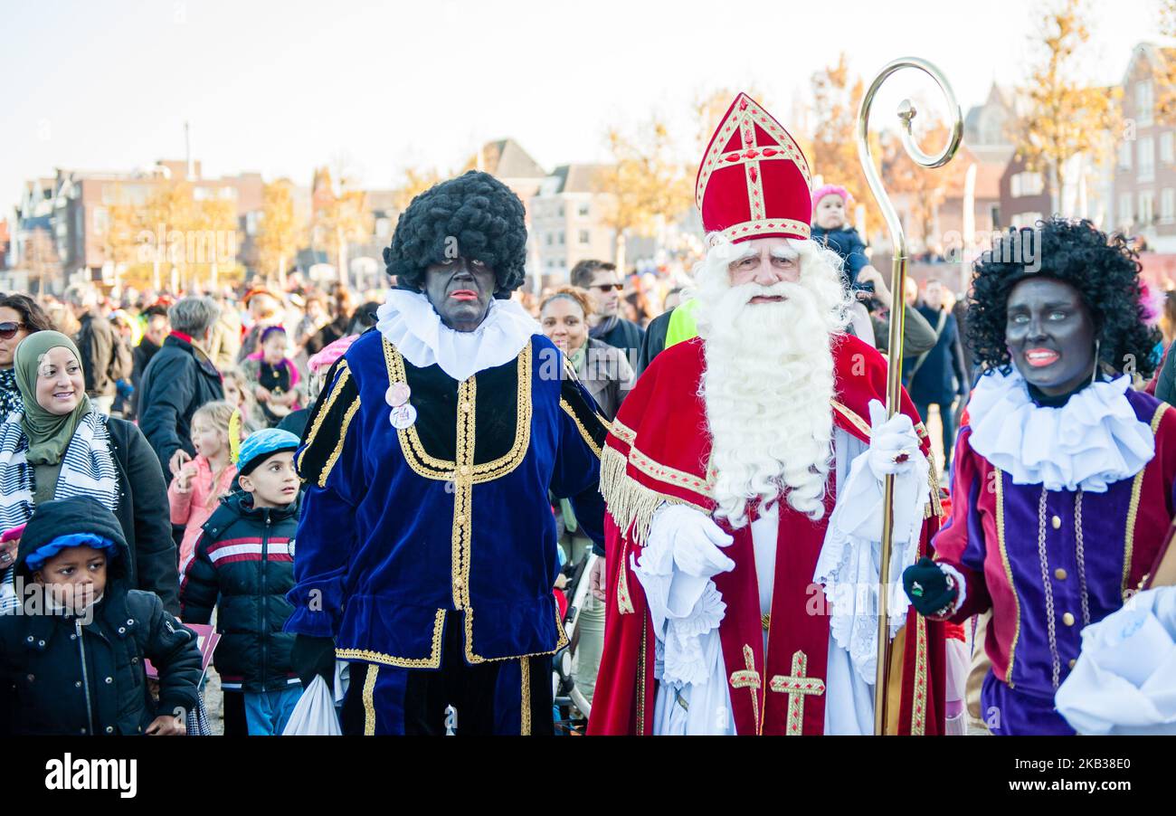 Dutch zwarte piet traditional costume hi-res stock photography and ...