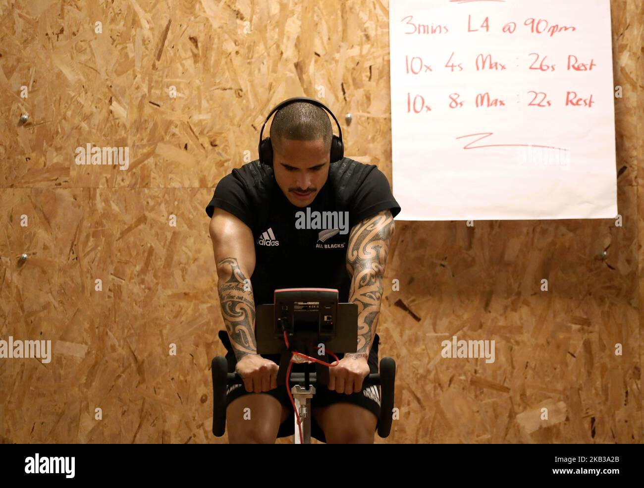 Rugby All Blacks training at gym - Vista Norther Tour Aaron Smith at ...