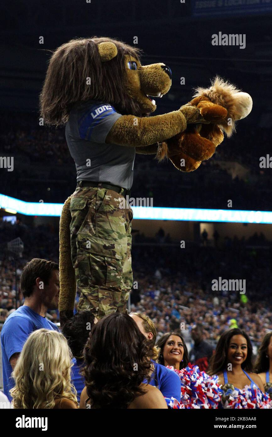 Football mascot lion hi-res stock photography and images - Alamy
