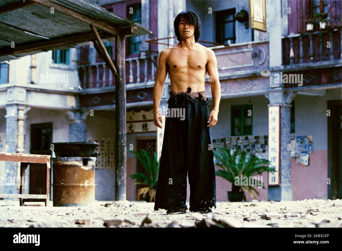 KUNG FU HUSTLE, STEPHEN CHOW, 2004 Stock Photo - Alamy