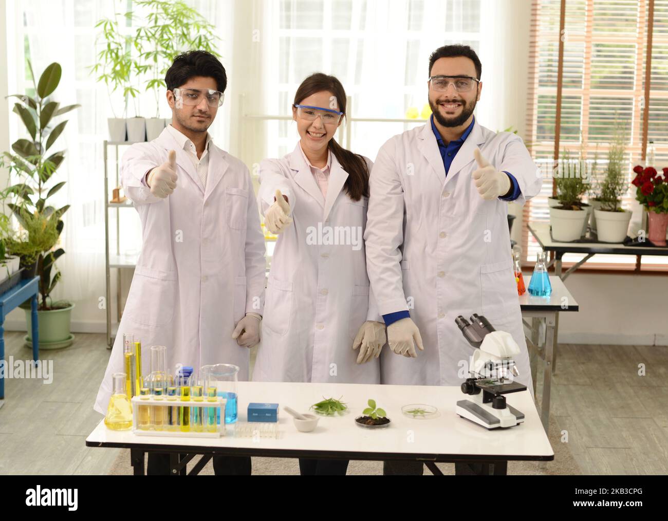 Asian scientist lab group hi-res stock photography and images - Alamy