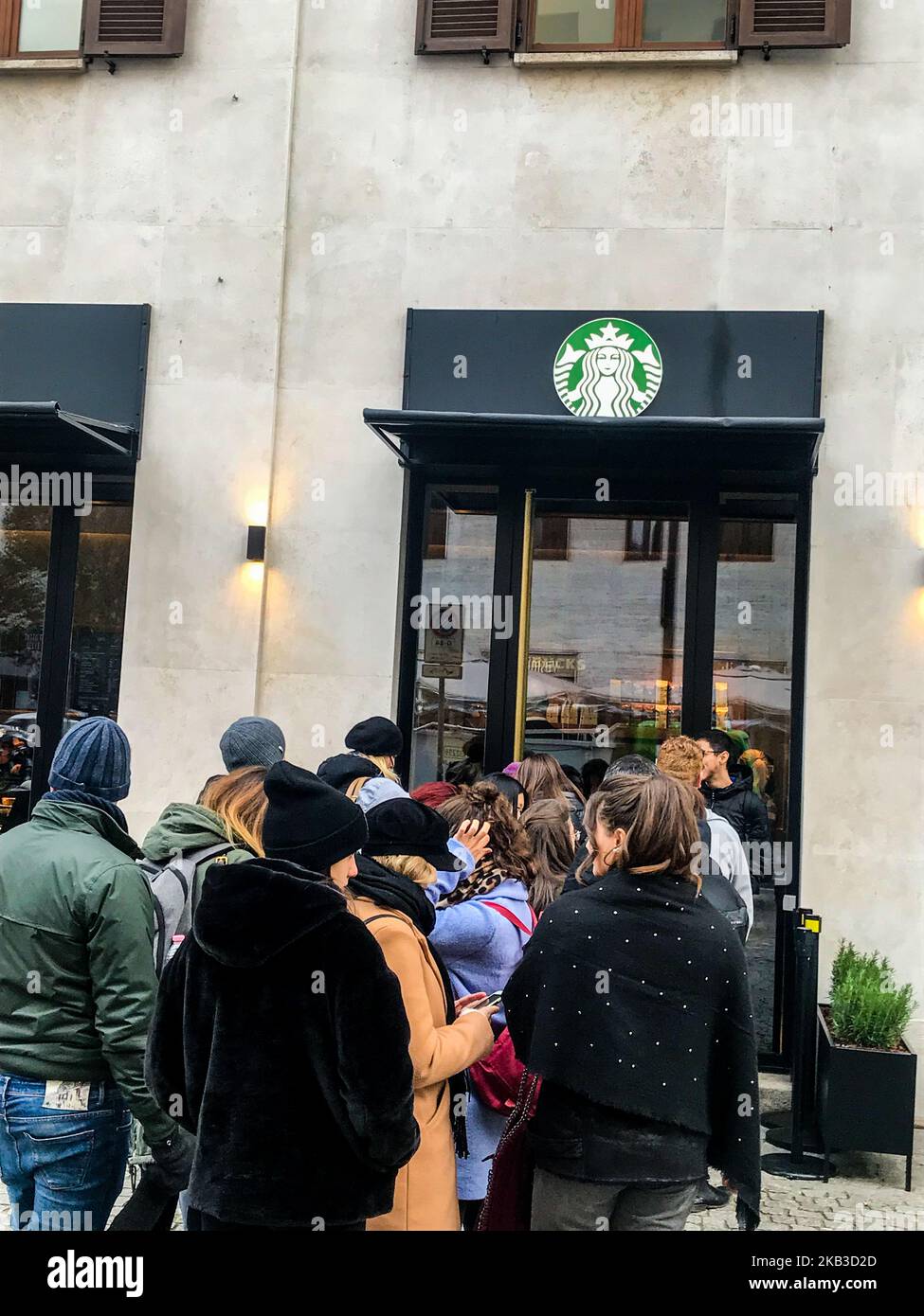 Starbucks in italy hi-res stock photography and images - Alamy