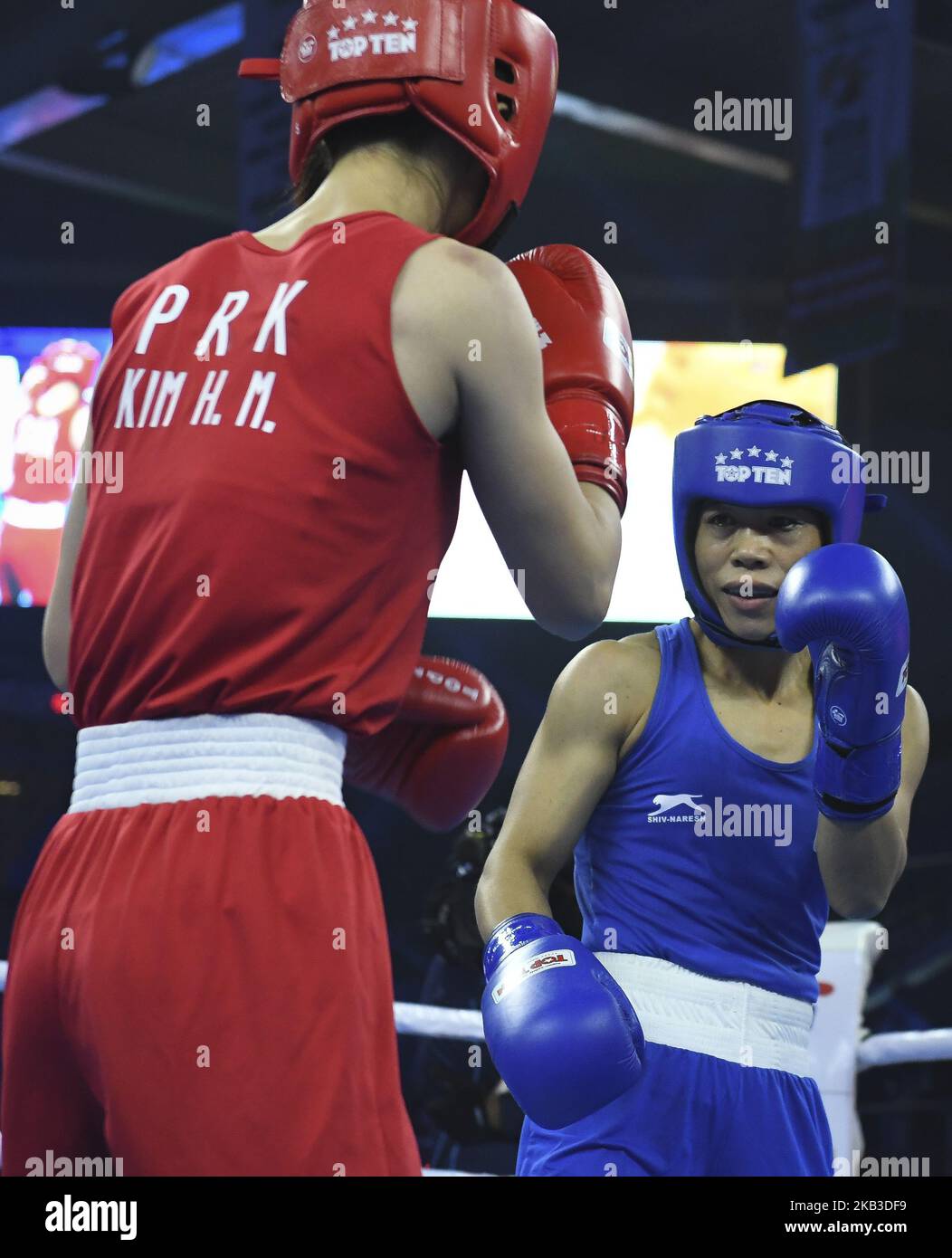 Mary Kom of India (in blue) and Kim Hyang Mi of North Korea (in red ...