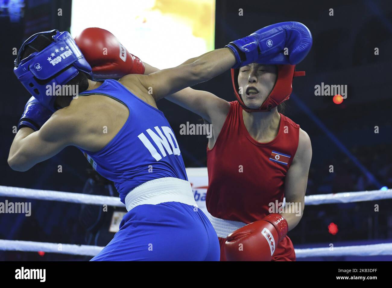 Mary Kom of India (in blue) and Kim Hyang Mi of North Korea (in red ...