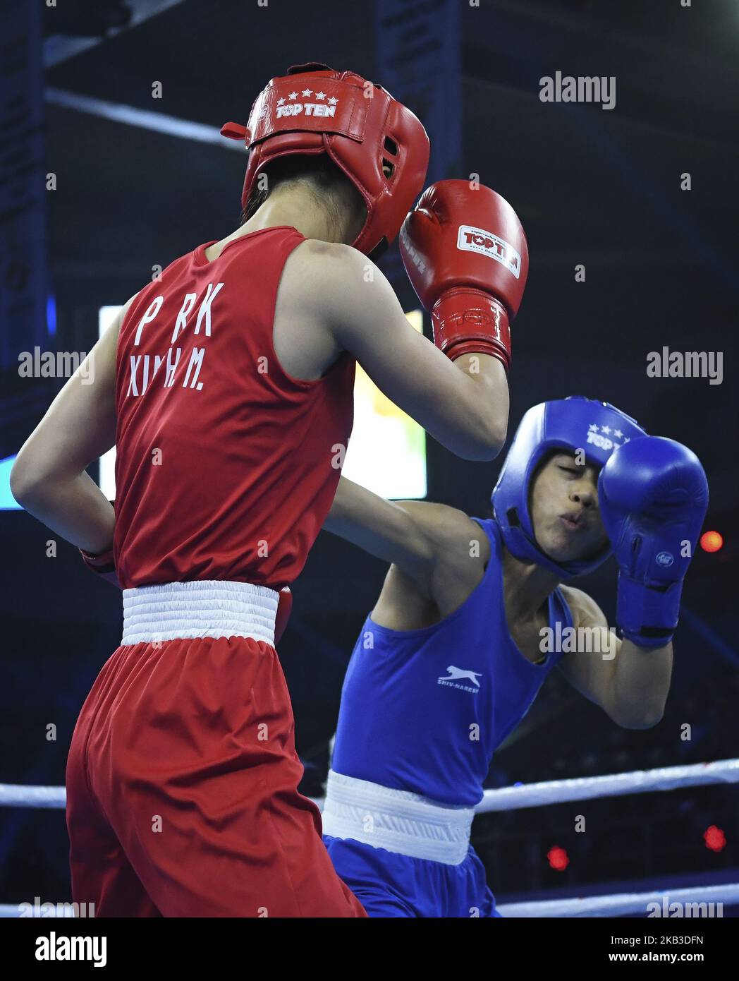Mary Kom of India (in blue) and Kim Hyang Mi of North Korea (in red ...