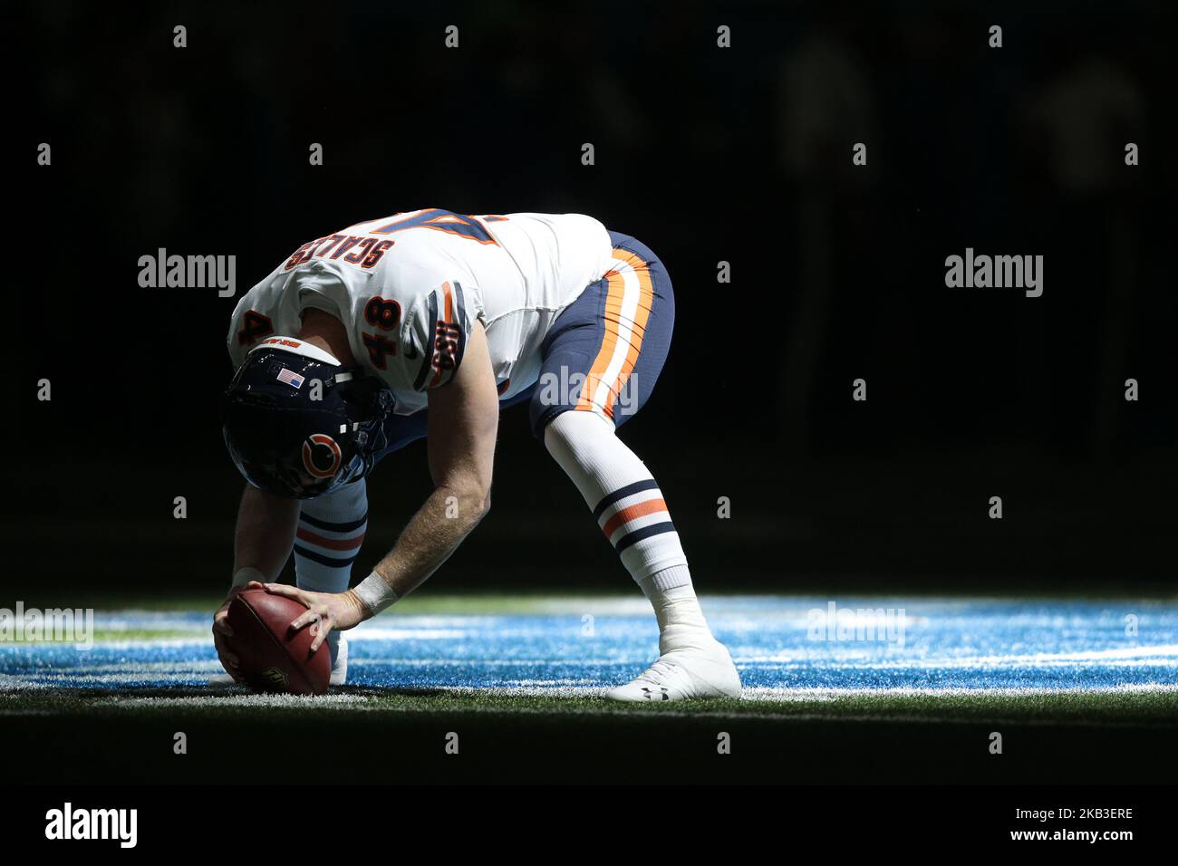 Chicago bears long snapper hi-res stock photography and images - Alamy
