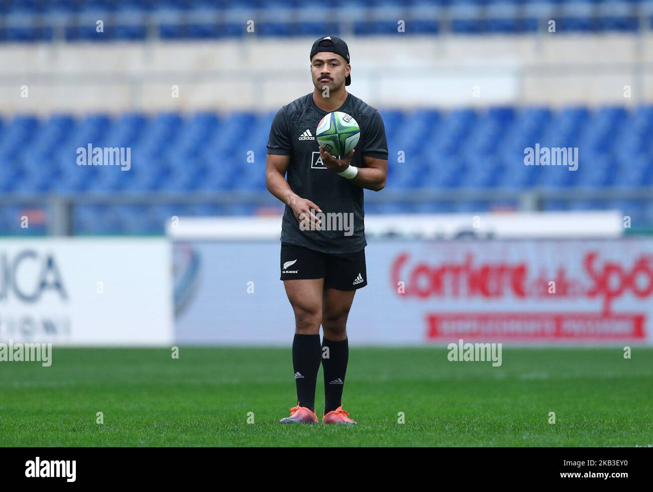 All blacks rugby captains run hi-res stock photography and images - Alamy
