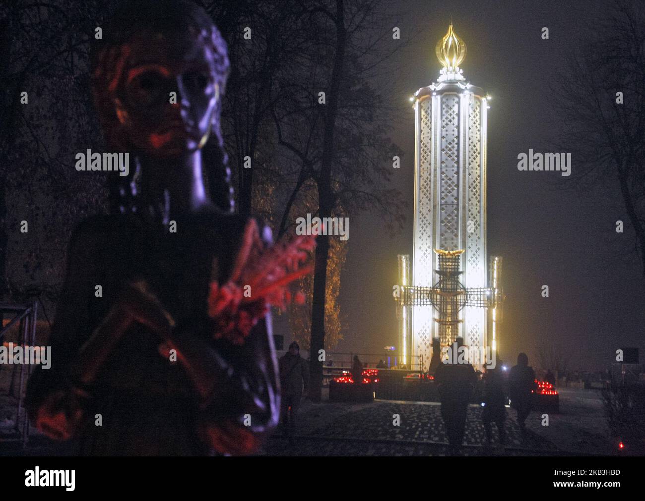 Ukrainians light candles in the memory of victims of Great Famine ( the ...