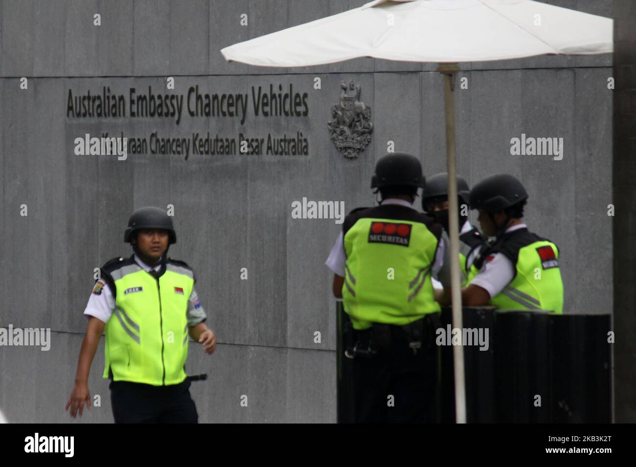 Australian security guard hi-res stock photography and images - Alamy