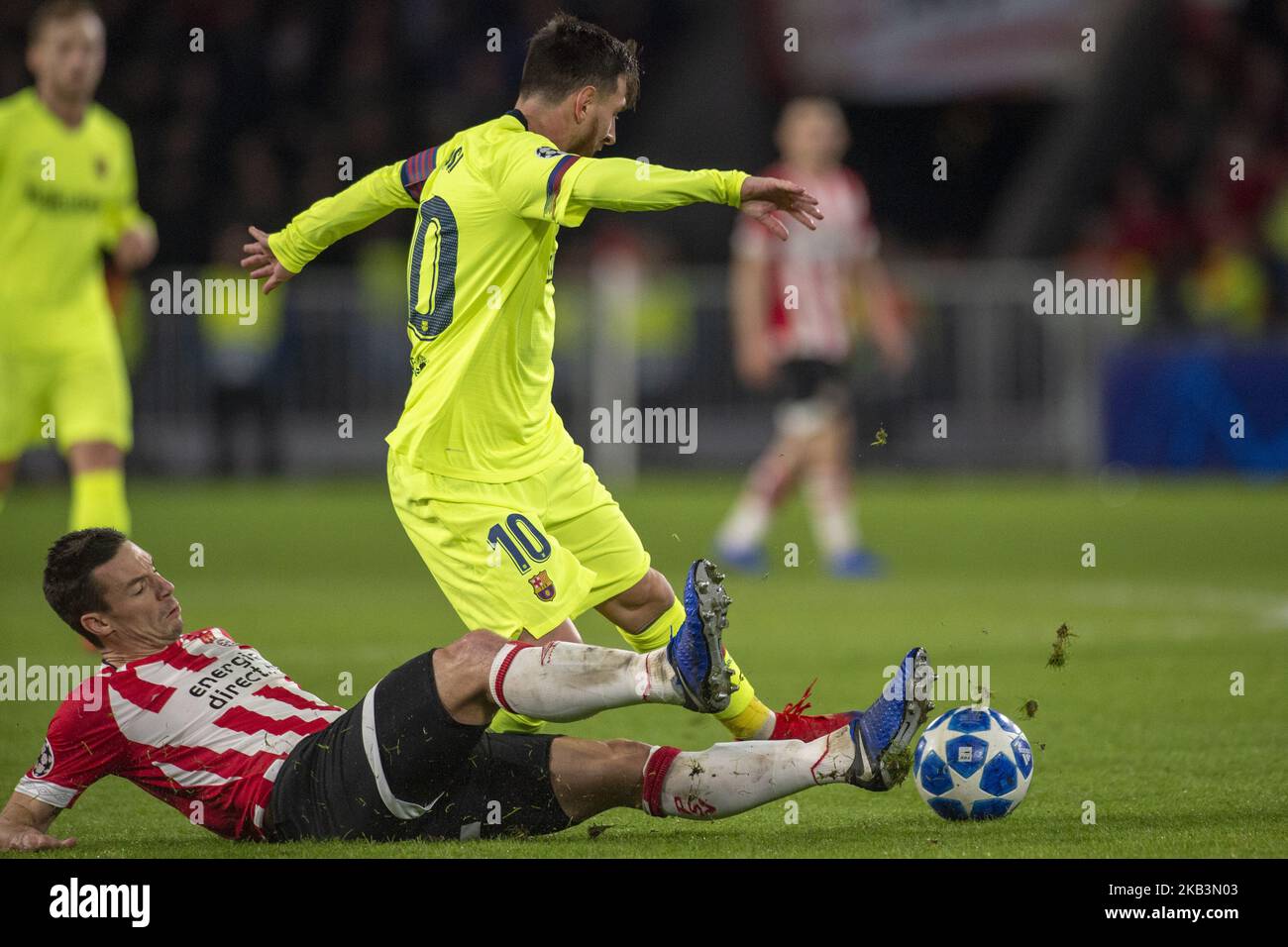 Messi fouled argentina hi-res stock photography and images - Alamy