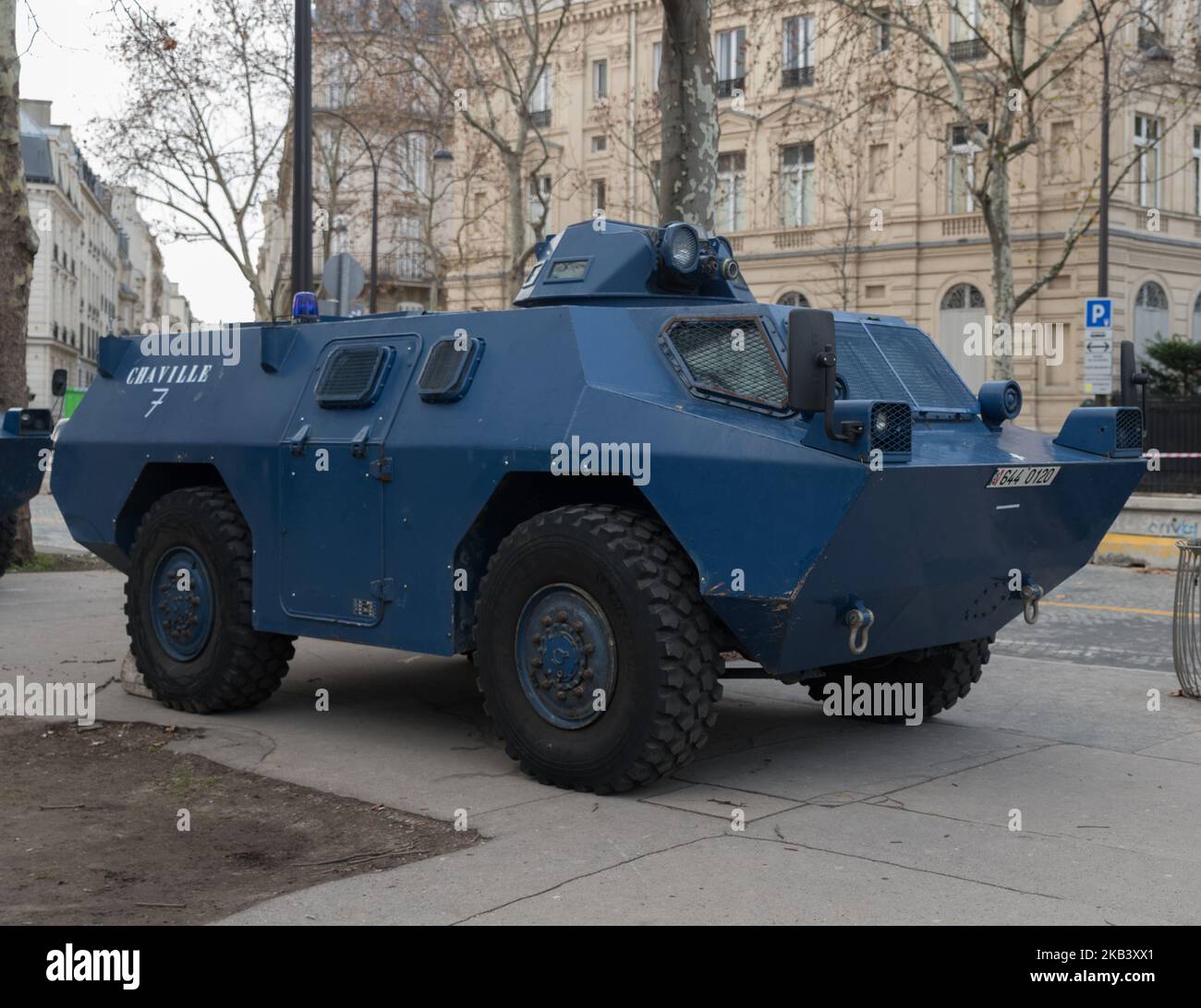 Armored vehicles of the gendarmerie were deployed on December 8, 2018 ...