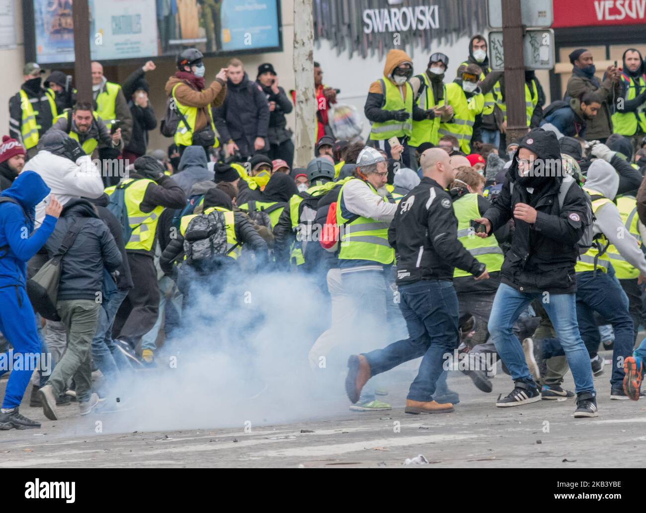 Port des champs elysees in paris hi-res stock photography and images ...