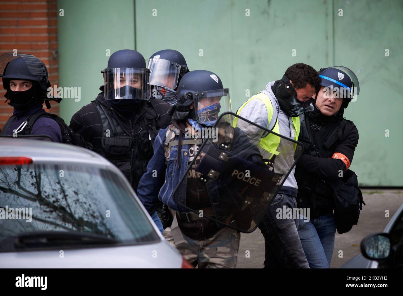 Police arrest a Yellow Vest. After the begining of a peaceful ...