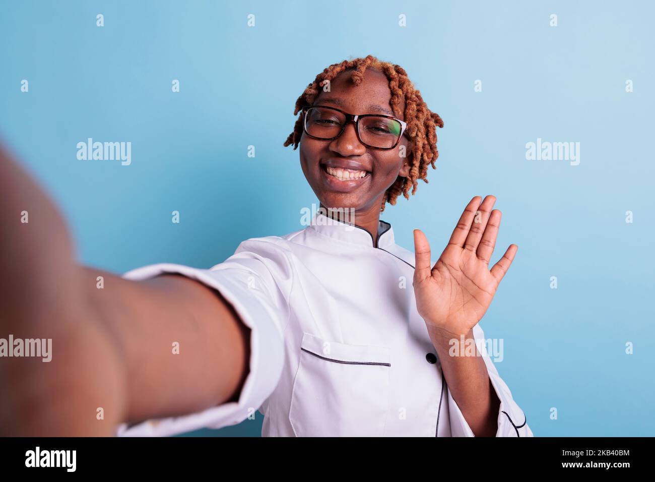 Close up shot of african american chef holding camera to shoot a selfie ...