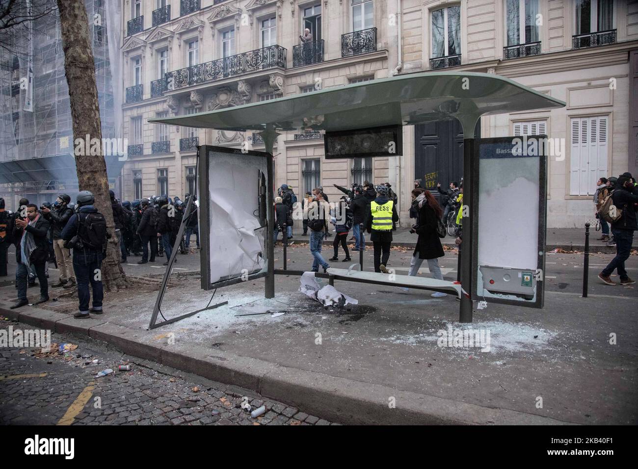 Louvre blocks hi-res stock photography and images - Alamy