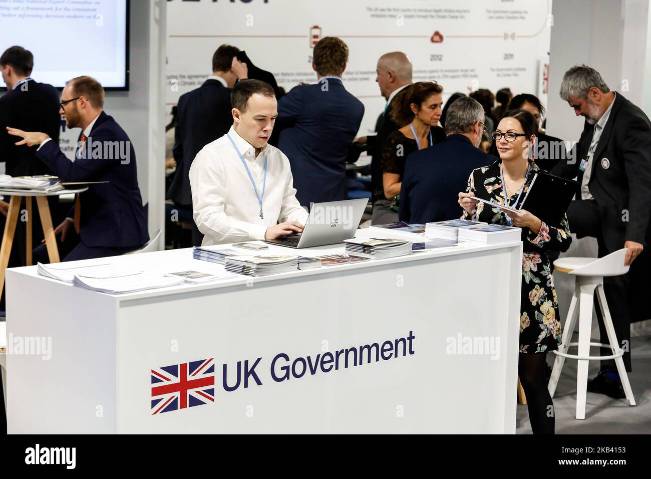 Crowds gather around British Pavilion during UN Climate Conference ...