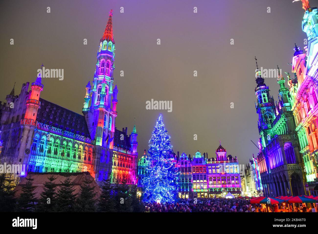Christmas lights show on the Grand Place with a huge Christmas tree in ...