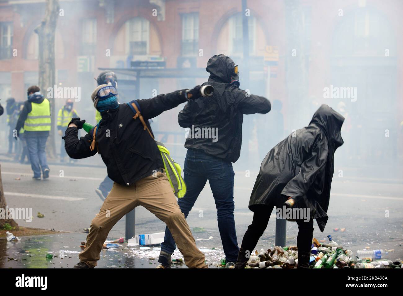 Police riot equipment france hi-res stock photography and images - Alamy