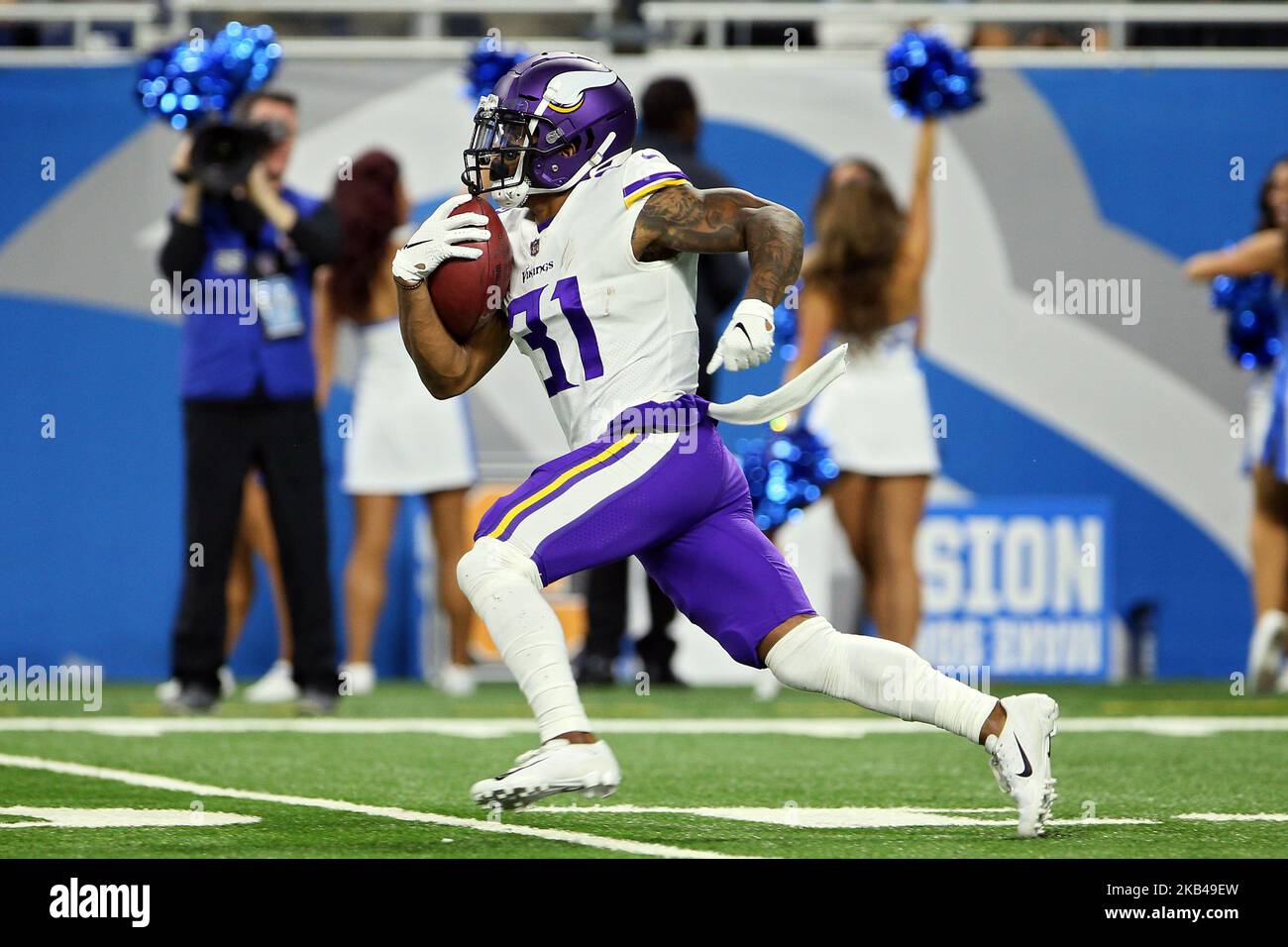 Minnesota Vikings running back Ameer Abdullah (31) runs the ball for ...