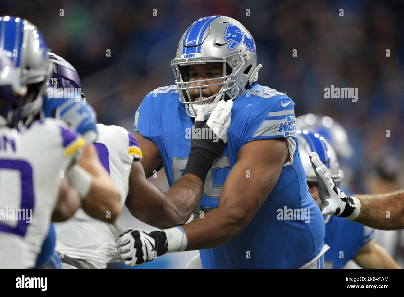 Detroit lions offensive guard tyrell crosby hi-res stock photography ...
