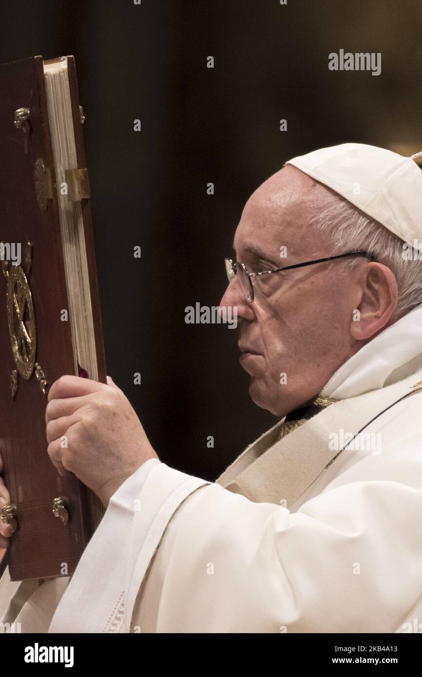 Book of gospels pope francis hi-res stock photography and images - Alamy