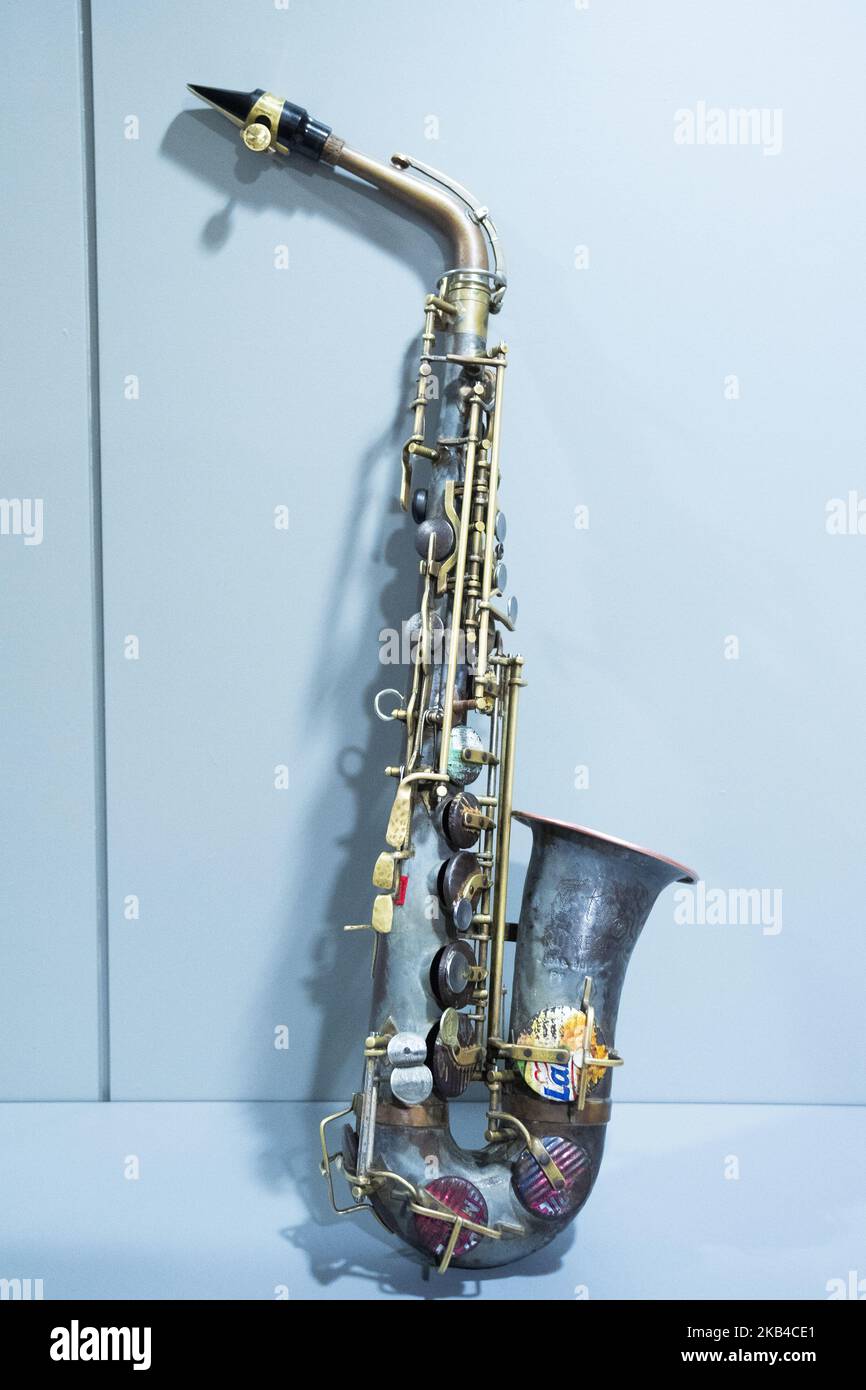 Recycled instrument during the presentation of the orchestra of ...