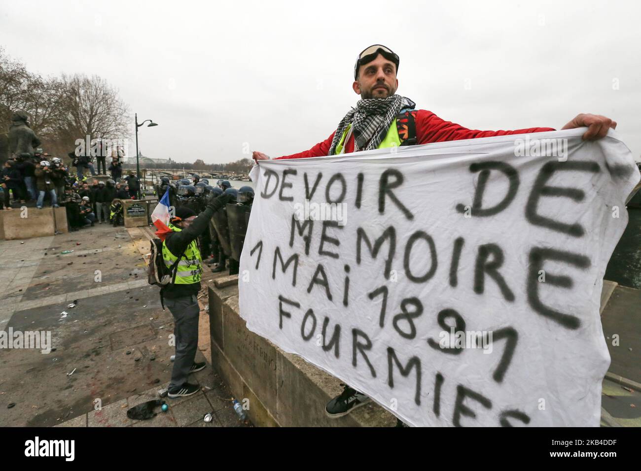 French protesters wearing yellow vests (Gilets jaunes) gather on the ...