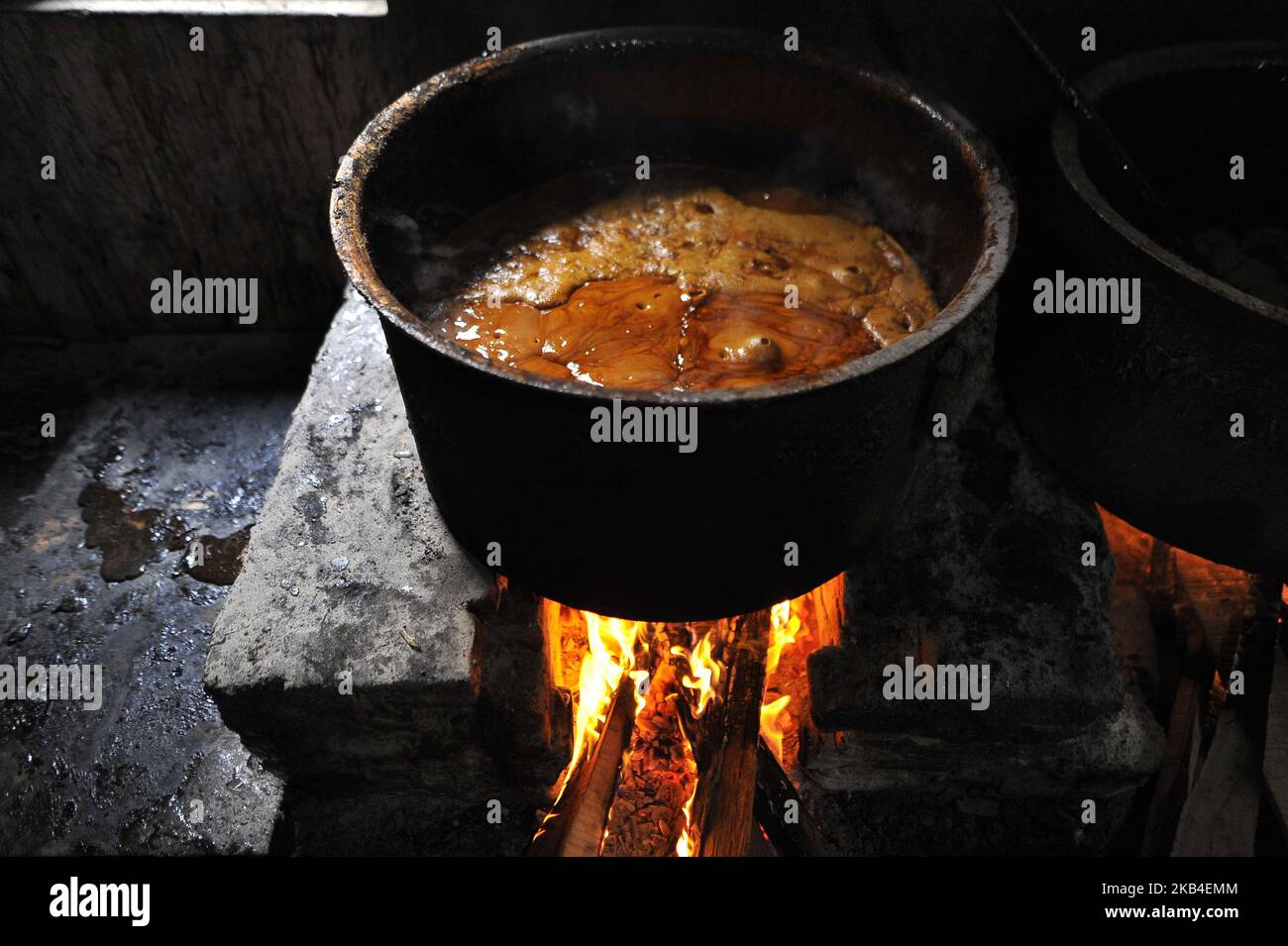Dark chaku chunk hi-res stock photography and images - Alamy