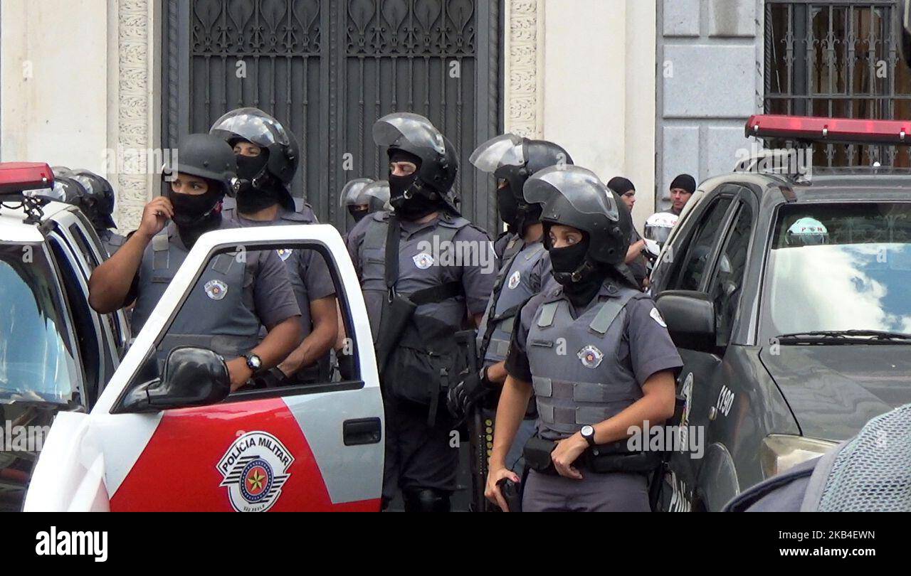 Police o transport hi-res stock photography and images - Alamy