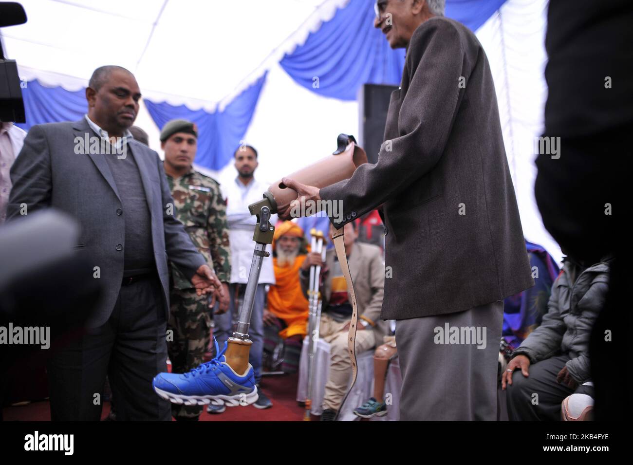 Founder of jaipur foot Dr. Devendra Raj Mehta showing Artificial limb ...