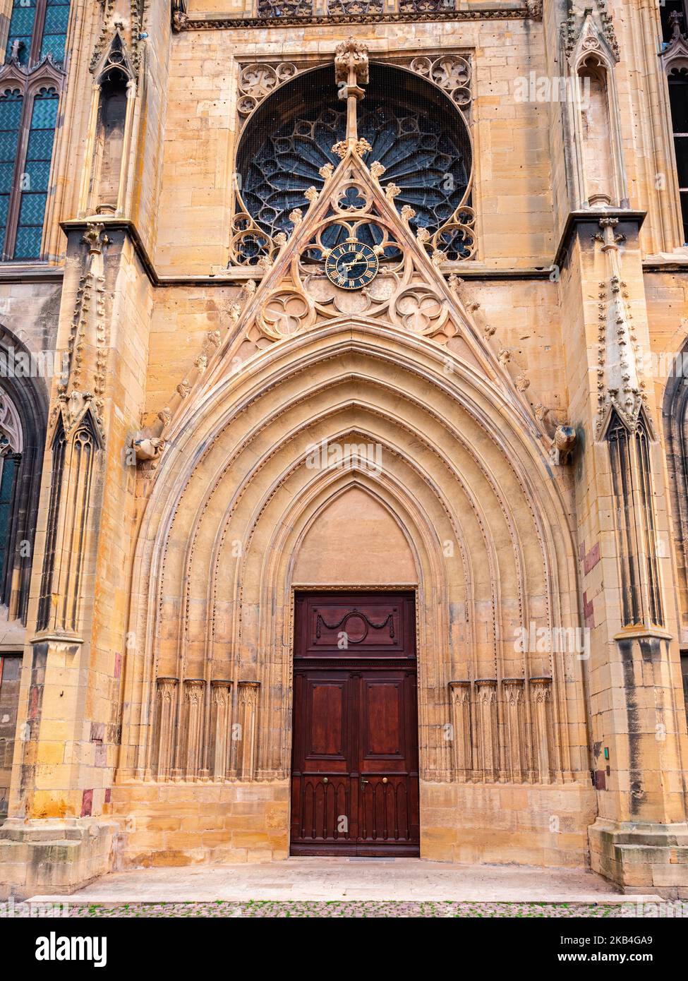 Gothic romanesque hi-res stock photography and images - Alamy