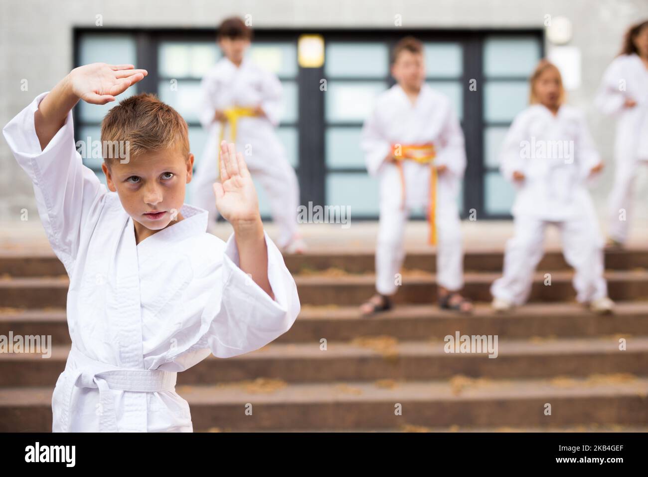 Karate kick class hi-res stock photography and images - Alamy