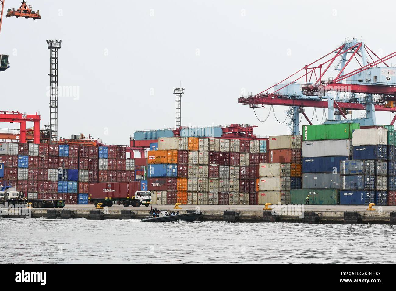 Cargo loading at Jakarta International Container Terminal Tanjung Priok ...