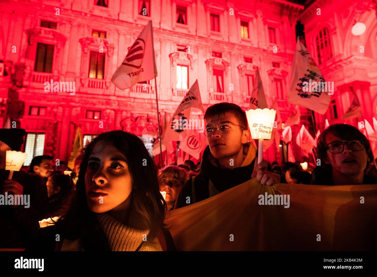 Oxfam and save the children hi-res stock photography and images - Alamy