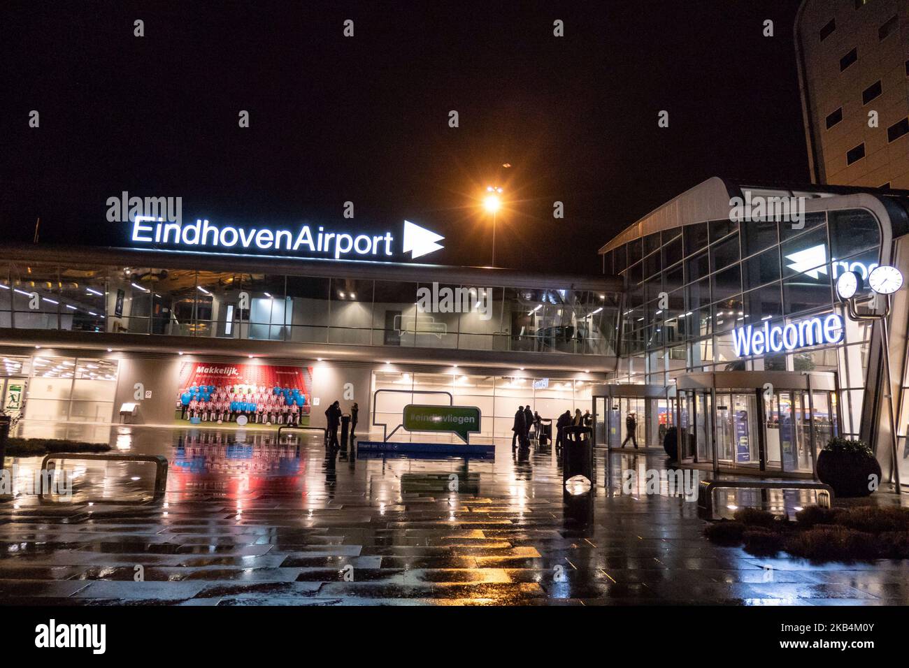 Night view of the Terminal, the main hall and the hotel of Eindhoven ...
